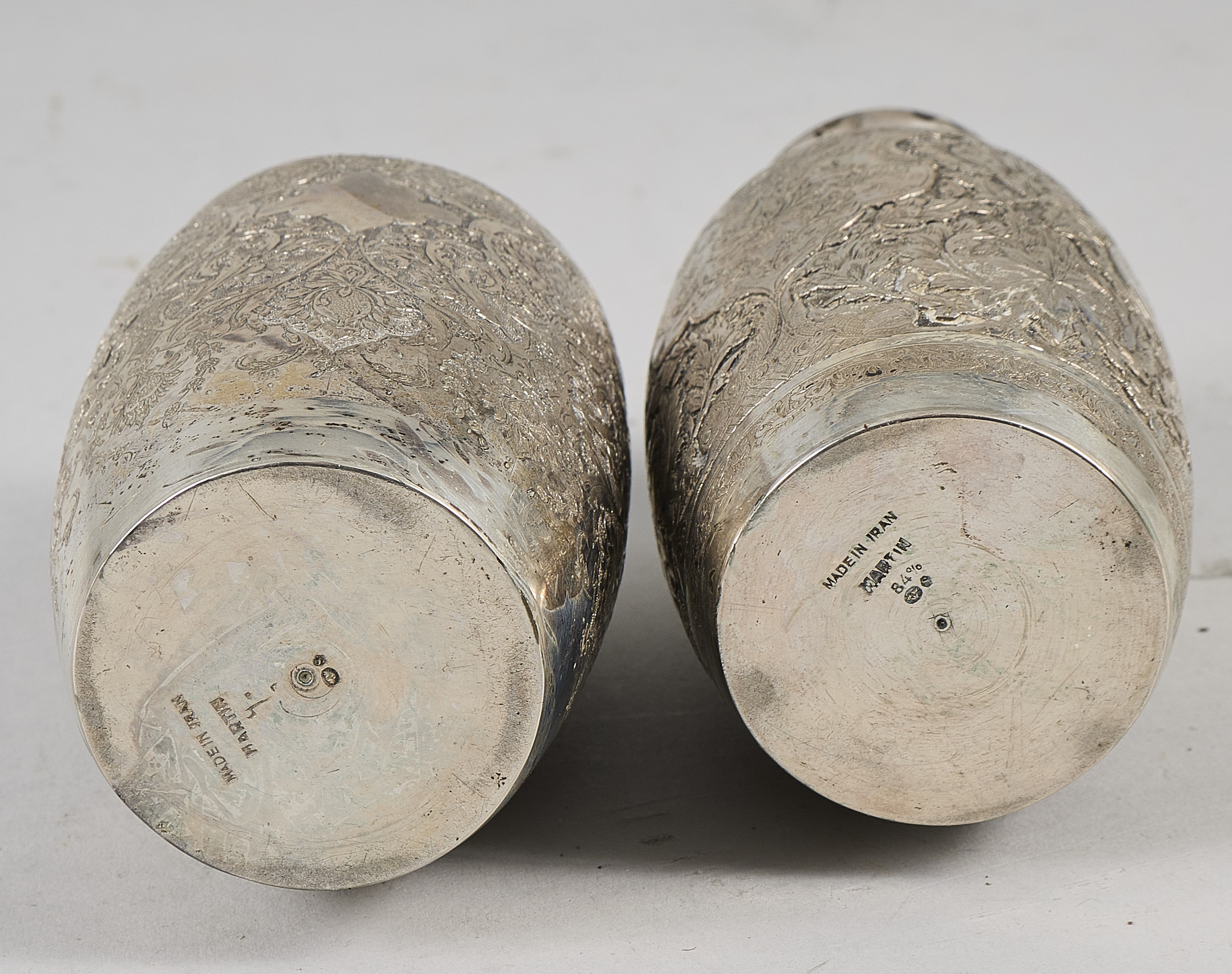 Vaser, Ett par, silver, Iran. Höjd: 13 cm, vikt: 390 g. Metropol - Auktioner i Stockholm och på ...